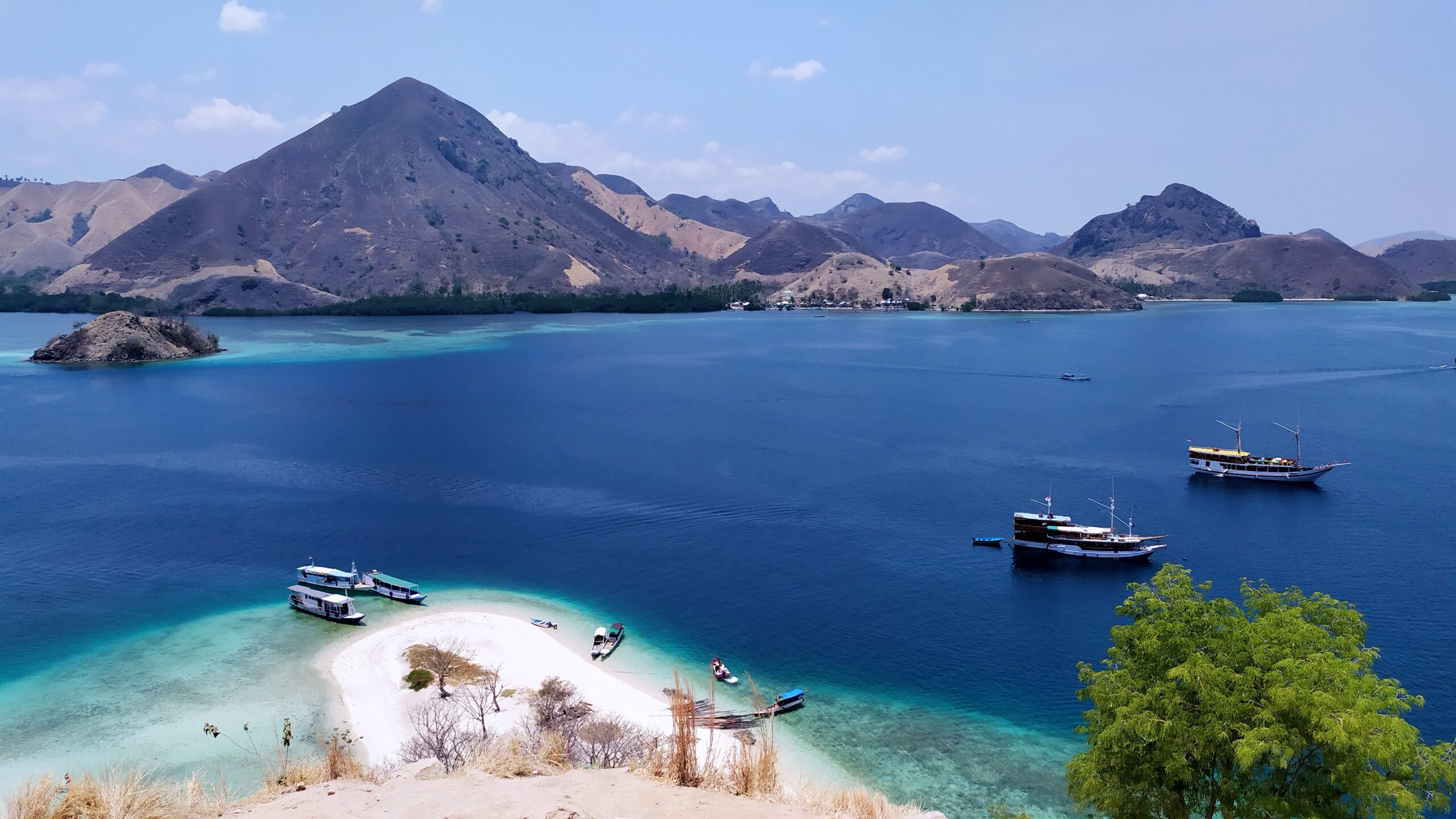 Pulau Kelor Labuan Bajo, Pulau Kecil yang Menakjubkan - Melihat Alam
